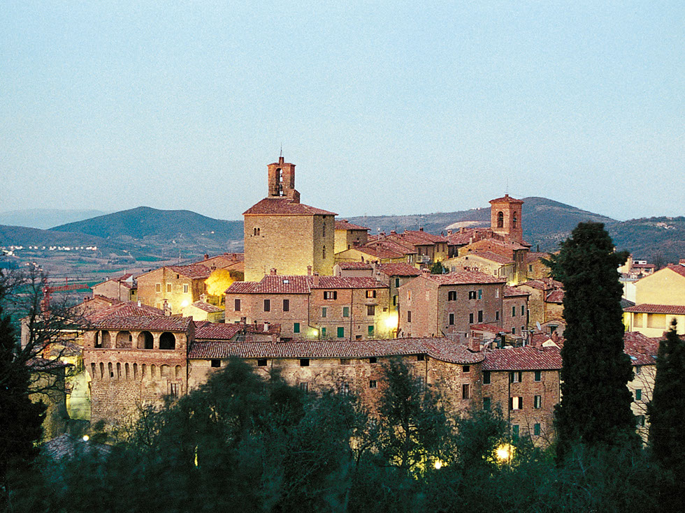 Panicale: terrazza naturale che domina il Lago Trasimeno e le sue isole ...